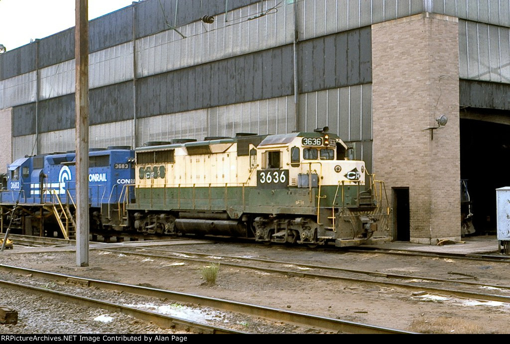 Former RDG GP35 3636 and CR blue 3683